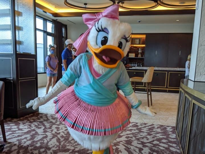 How to Make a Disney Dining Budget - Pixie Dusted Journeys